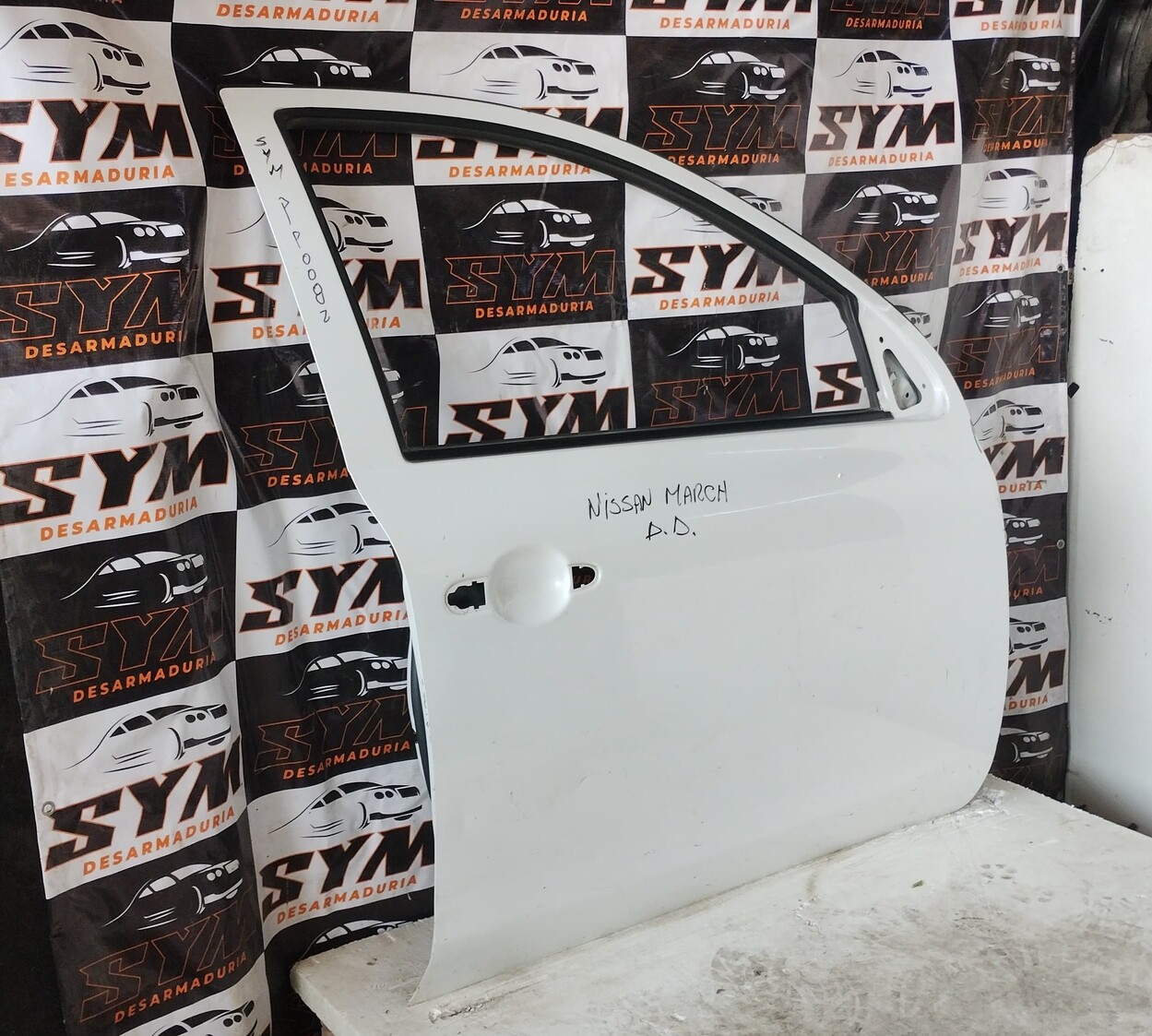 Puerta Delantera Derecha Nissan March - Desarmaduría SYM