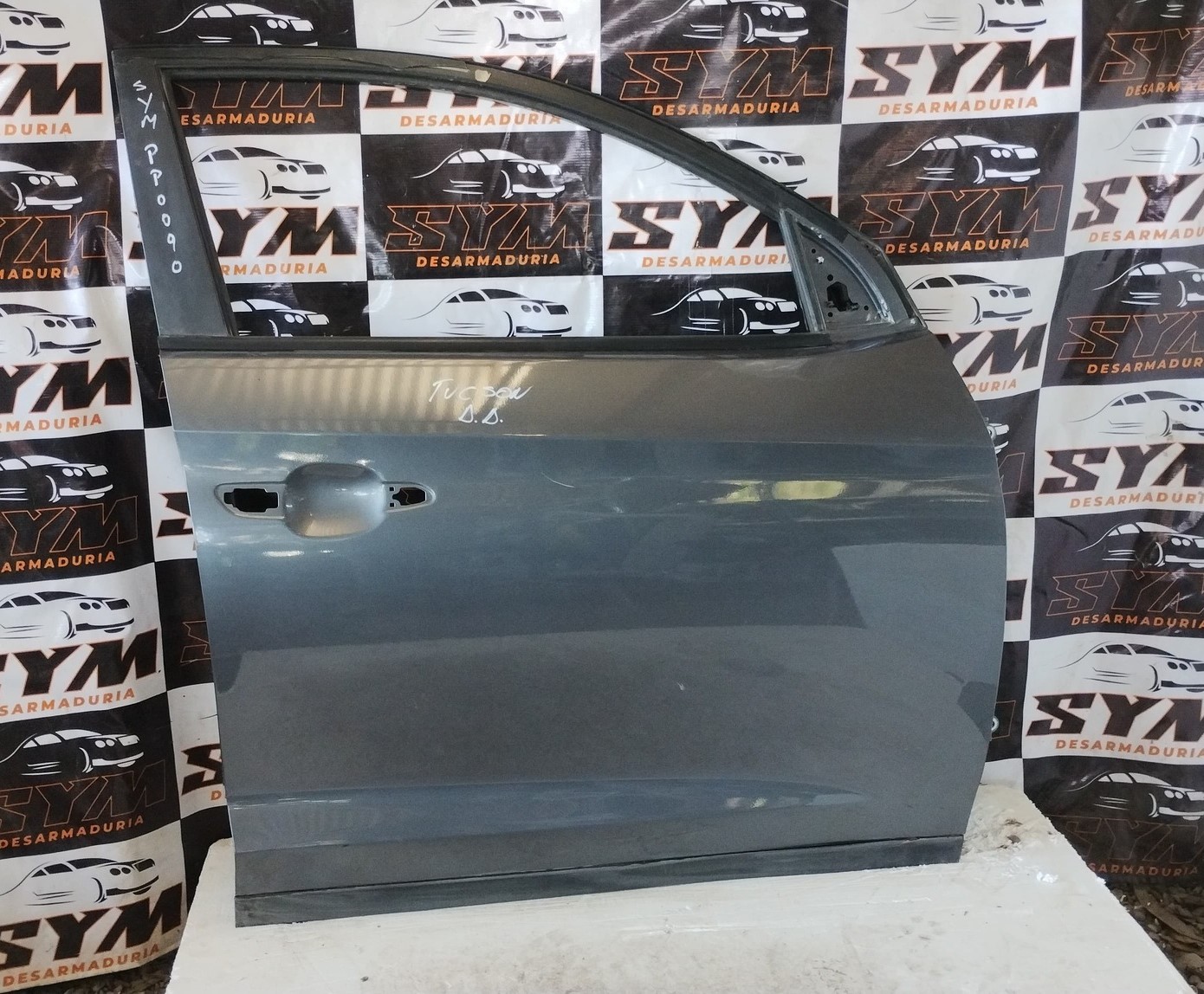 Puerta Delantera Derecha Hyundai Tucson - Desarmaduría SYM